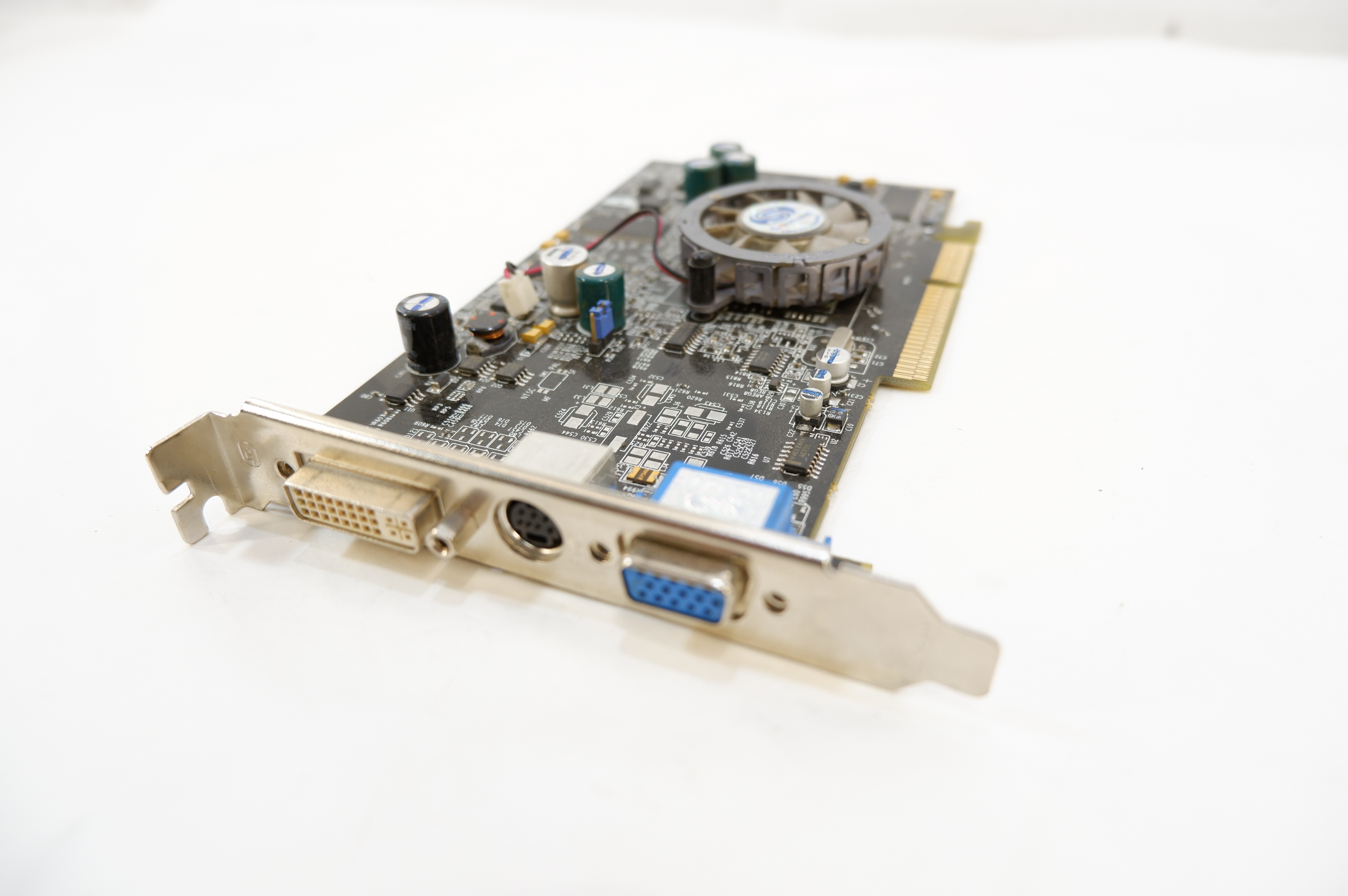 Видеокарта AGP ATI Radeon 9600 XT 256MB 128Bit